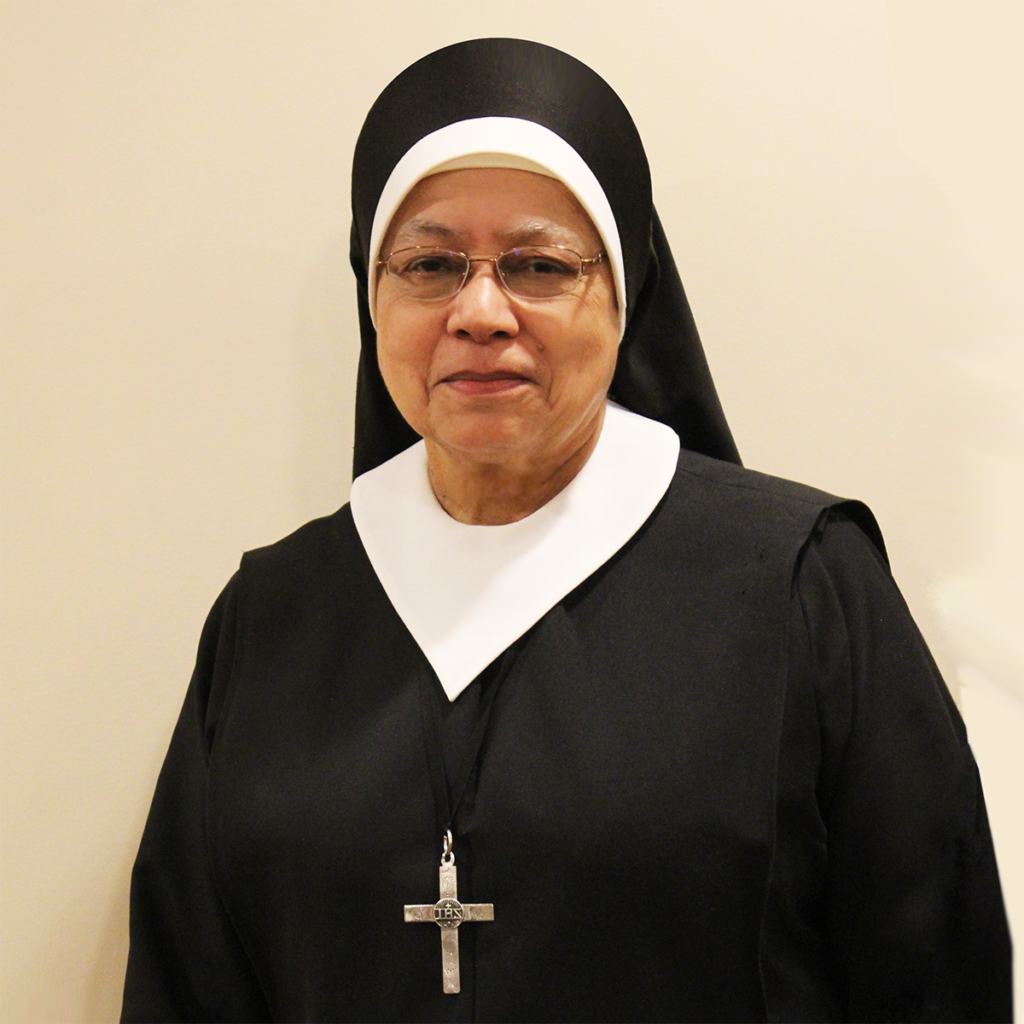 Catholic Girls Day & Boarding School | Academy of the Holy Family - CT